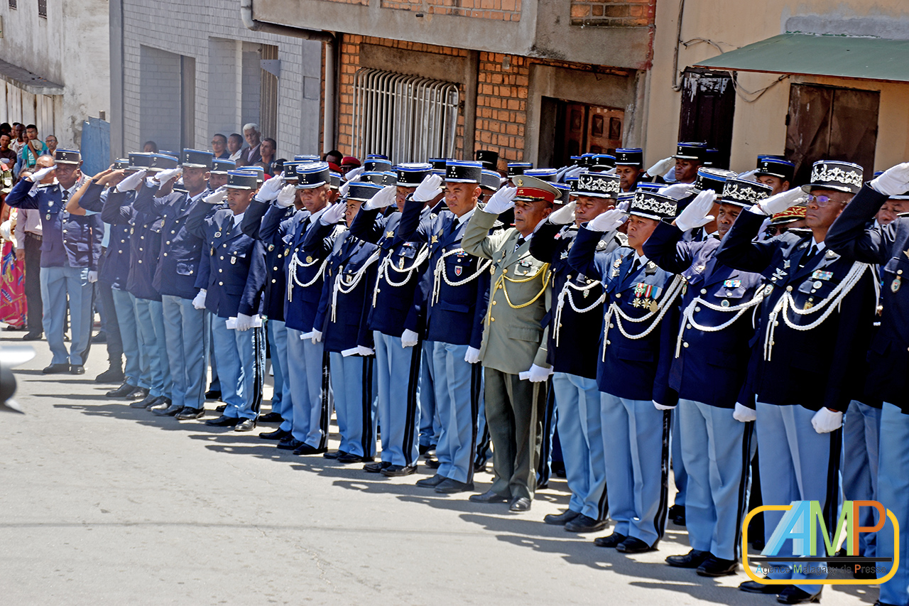 IL Y A 45 ANS Le colonel Ratsimandrava fut tué à Ambohijatovo - Agence ...